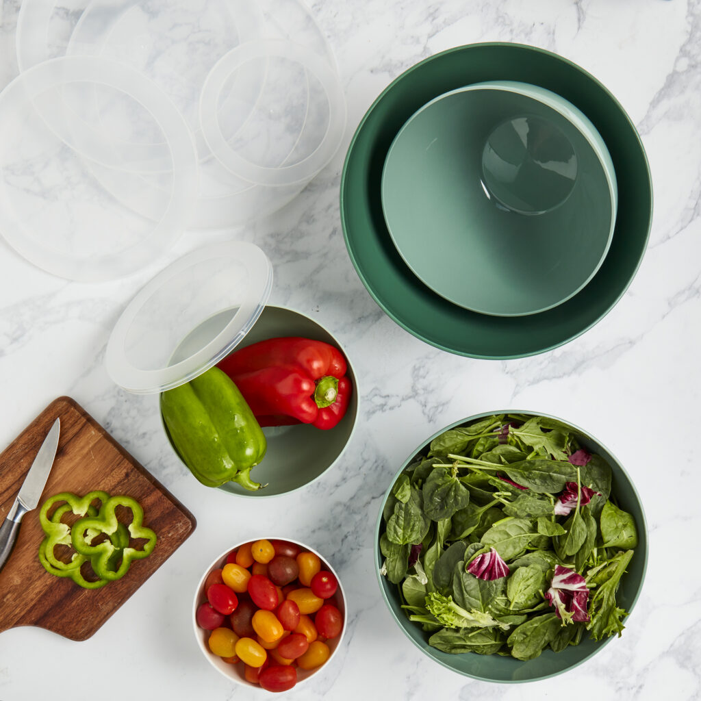 5 Piece Plastic Nesting Bowls with Lids Set, Gradient Green Colors