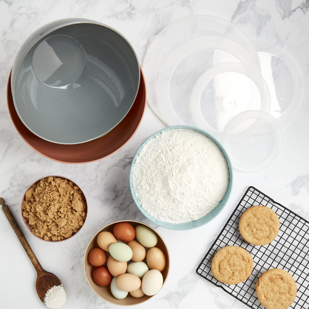 5 Piece Plastic Nesting Mixing Bowl Set with Lids, Pastel Colors
